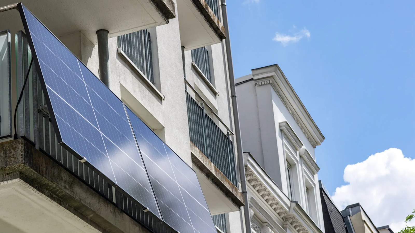 How Does a Balcony Solar System Work? - Professional Distributed PV ...