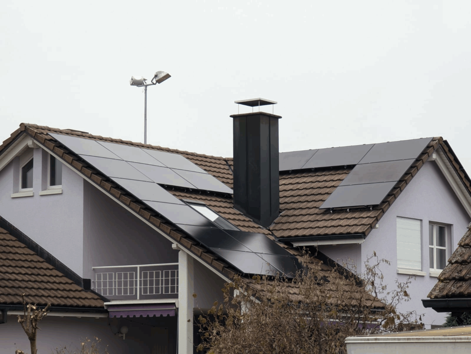 Full Black Solar Panels Are Becoming the New Normal - Professional ...